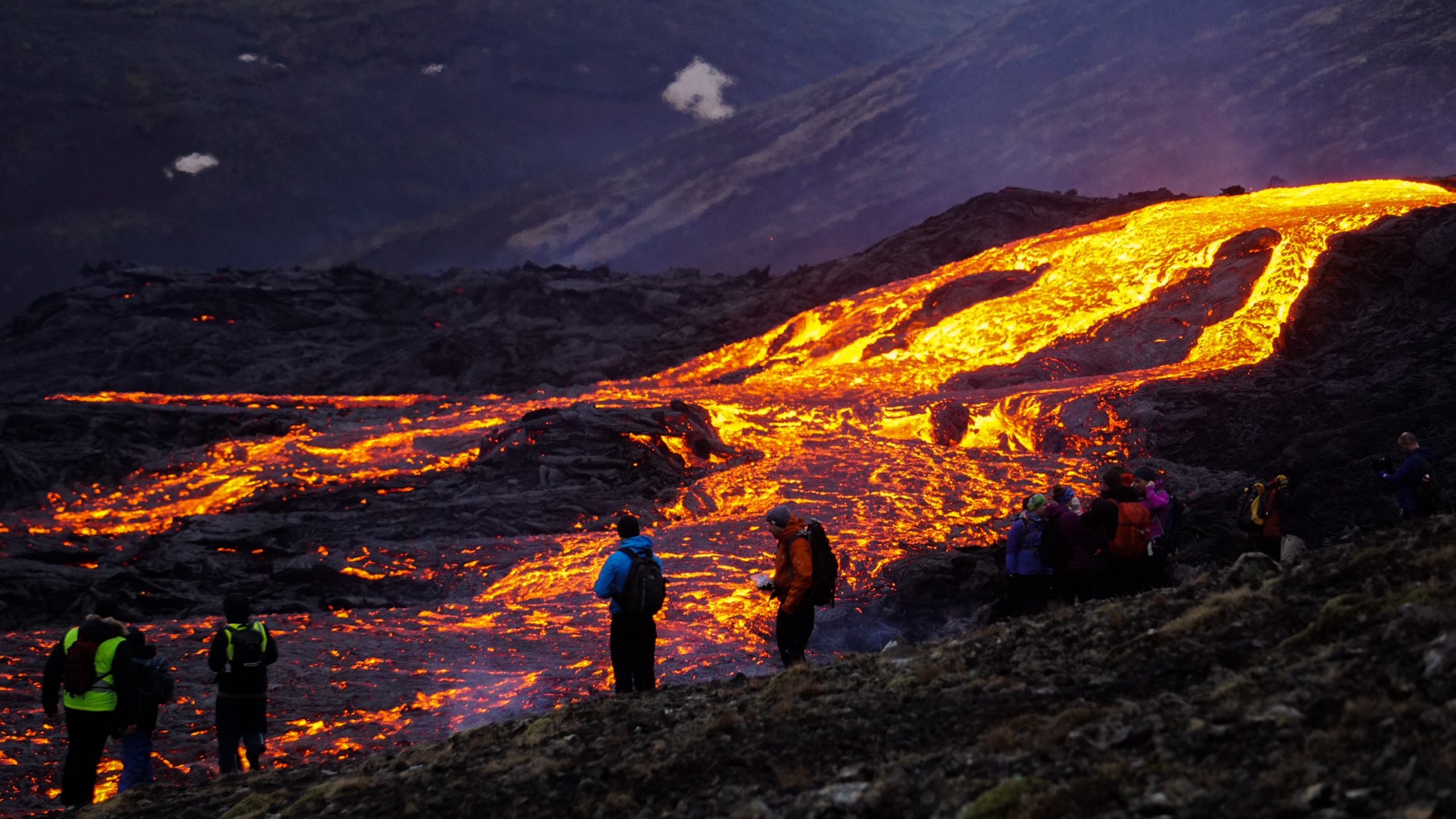 Iceland's Erupting Volcano: Rivers of Lava and 30,000 Earthquakes ...