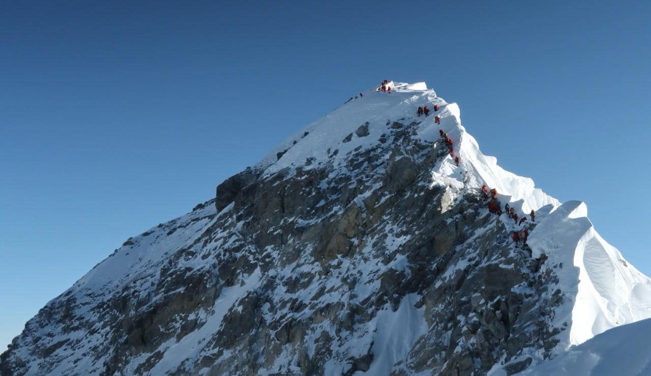 Rush Hour Begins on Everest » Explorersweb
