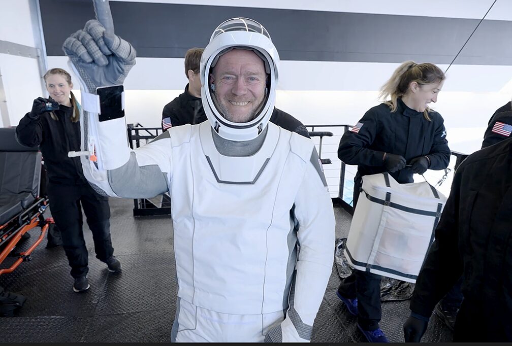 Astronaut Eric Philips on the Joy of Being in Outer Space » Explorersweb