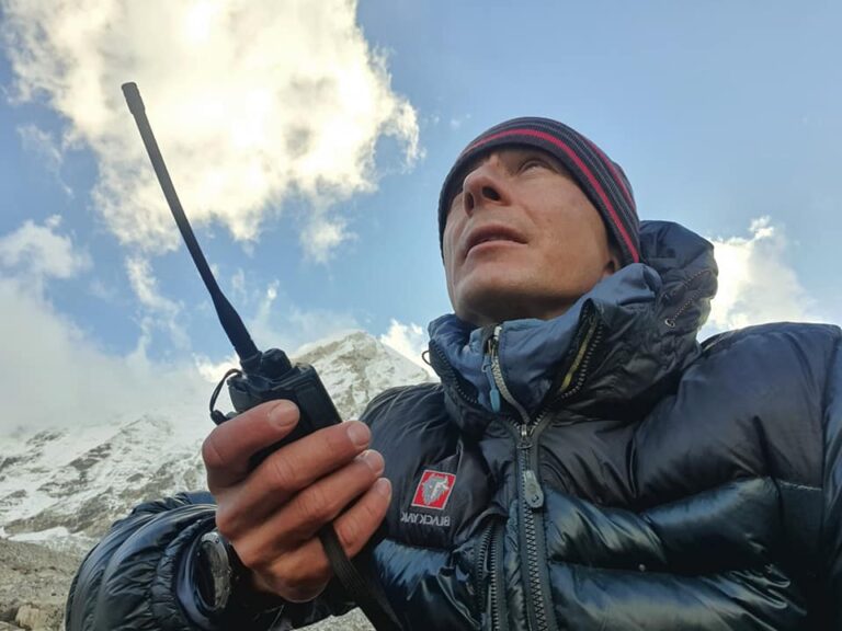 Dozens of Everest Climbers Summit During a Pocket Window » Explorersweb