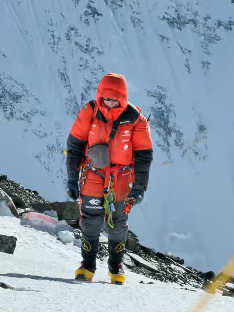 No-O2 Climber Rescued from Everest » Explorersweb