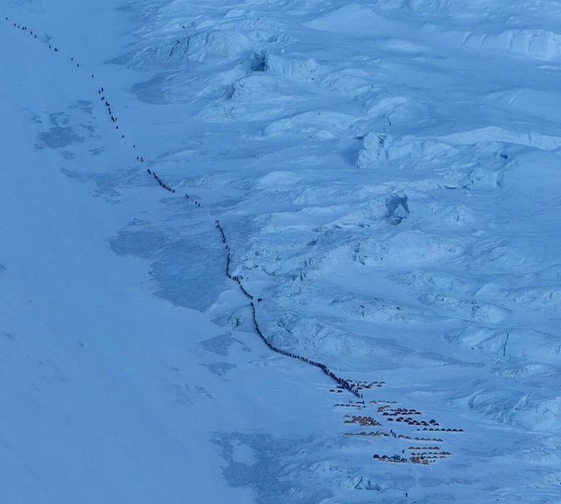Sherpa Left Behind in Everest Closing Rush » Explorersweb